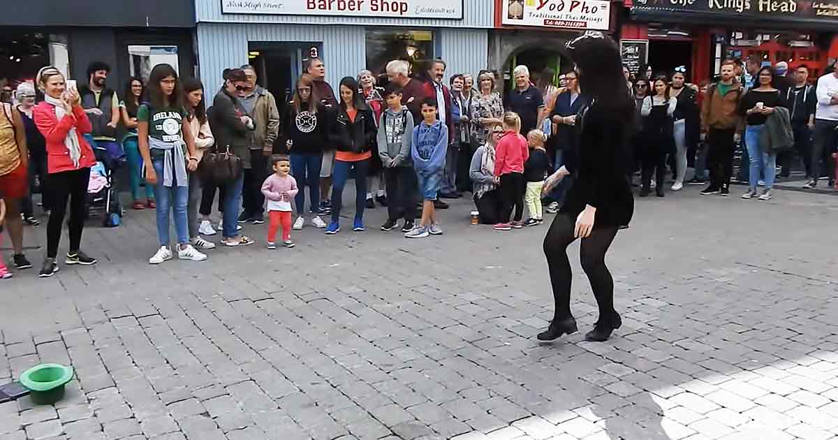 Little girl’s spontaneous Irish dance viewed 5.8 million times – Madly Odd!