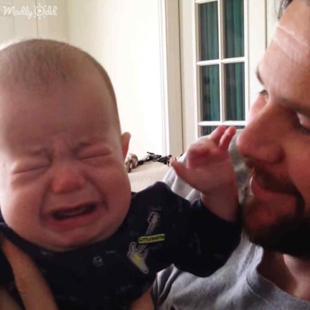 Dad has creative way to calm his deaf and blind baby – Madly Odd!