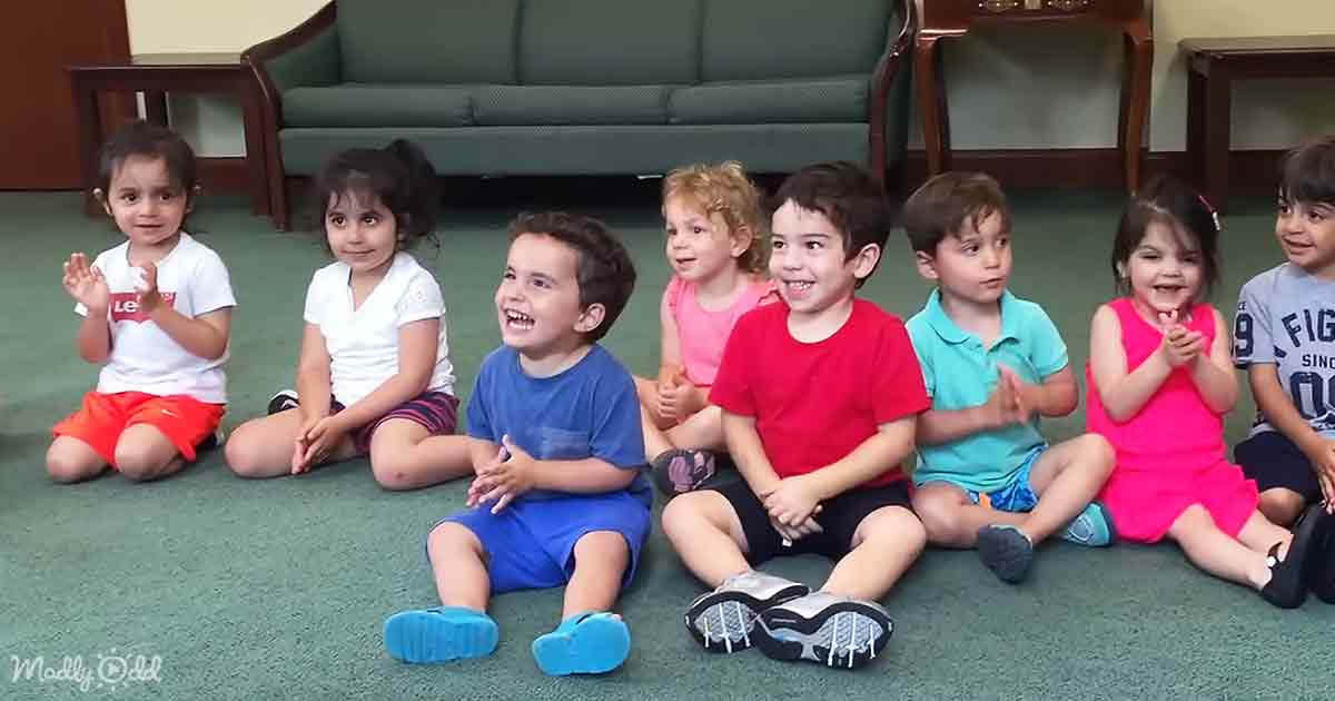 Giggling toddler cracks up class while singing “Clap Your Hands ...