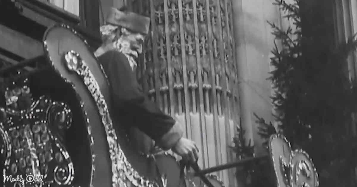 Holiday season in 1955 like a scene from a Christmas card – Madly Odd!