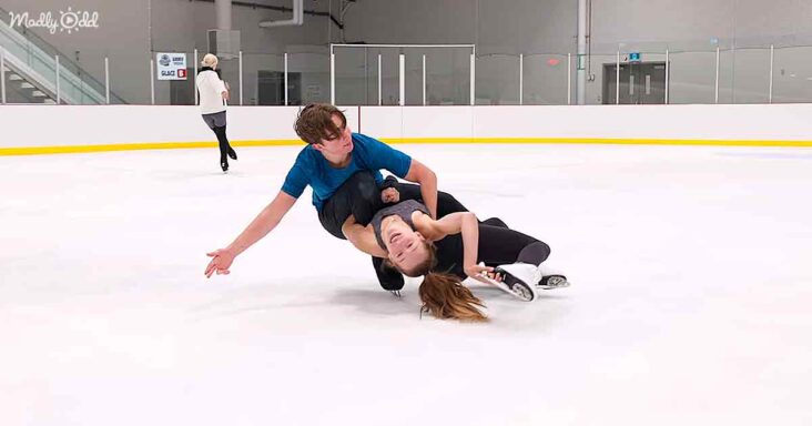 Two teen skaters move as one in dramatic ice duet – Madly Odd!