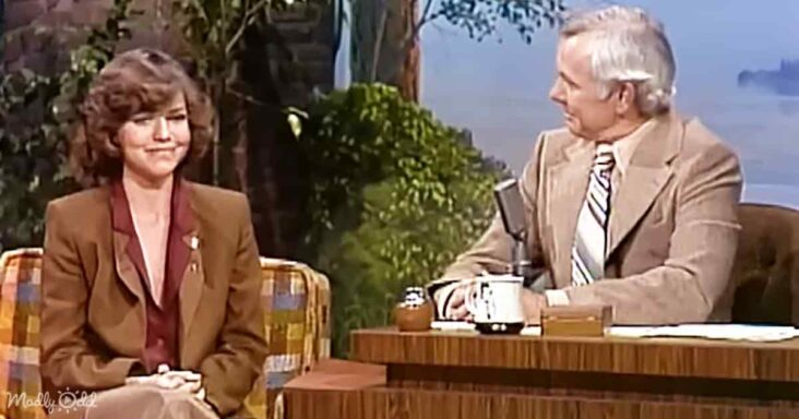 Johnny Carson and Sally Field get into a hilarious shaving cream fight ...