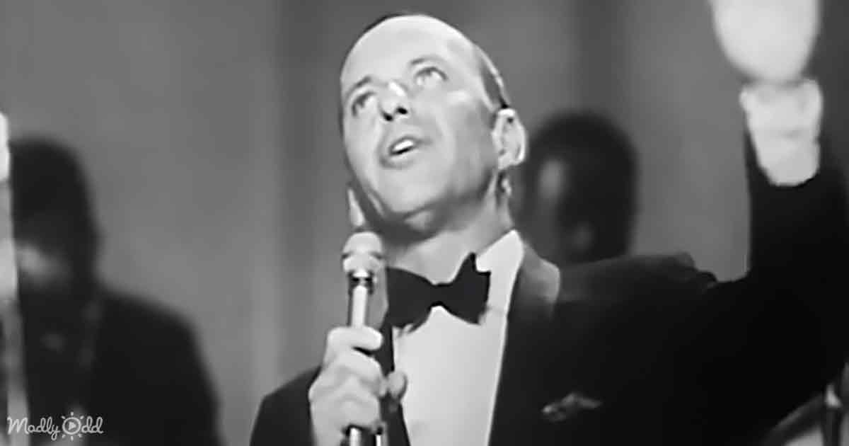 Sinatra proves he’s the best singing ‘Fly Me To The Moon’ – Madly Odd!