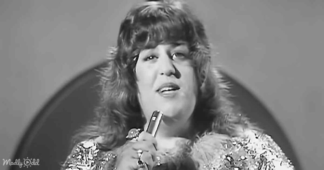 Cass Elliot’s SOARING solo of ‘Dream a Little Dream of Me’ after ‘Mamas ...