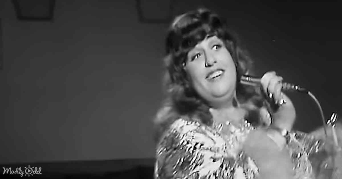 Cass Elliot’s SOARING solo of ‘Dream a Little Dream of Me’ after ‘Mamas ...