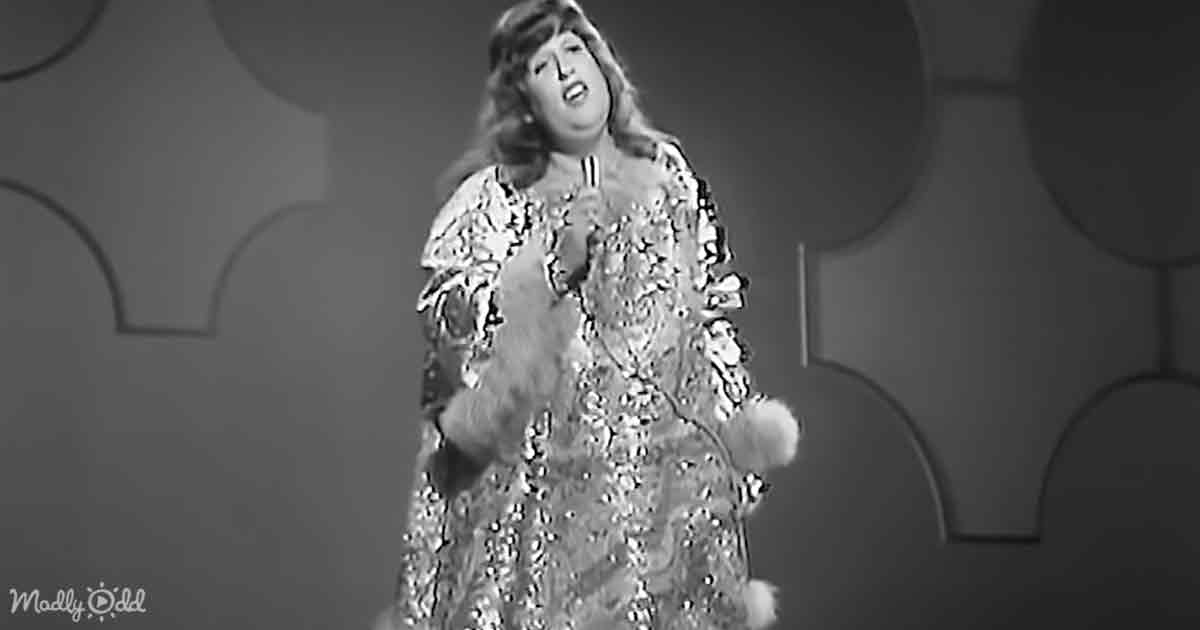Cass Elliot’s SOARING solo of ‘Dream a Little Dream of Me’ after ‘Mamas ...