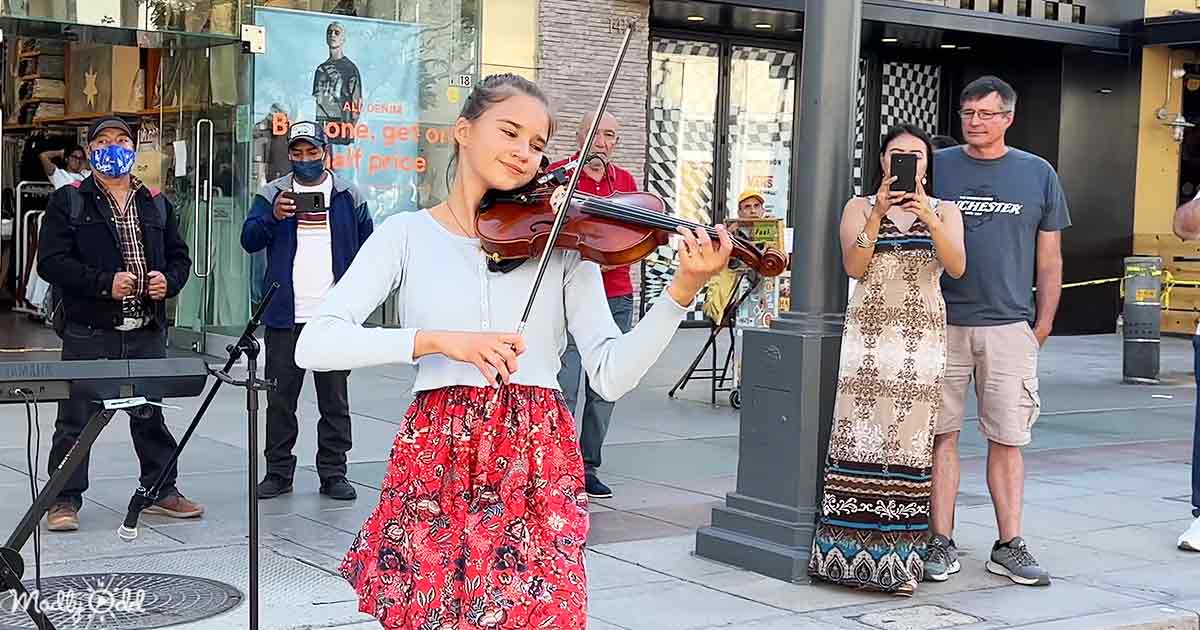 Ukrainian violinist performs Elvis classic on the street