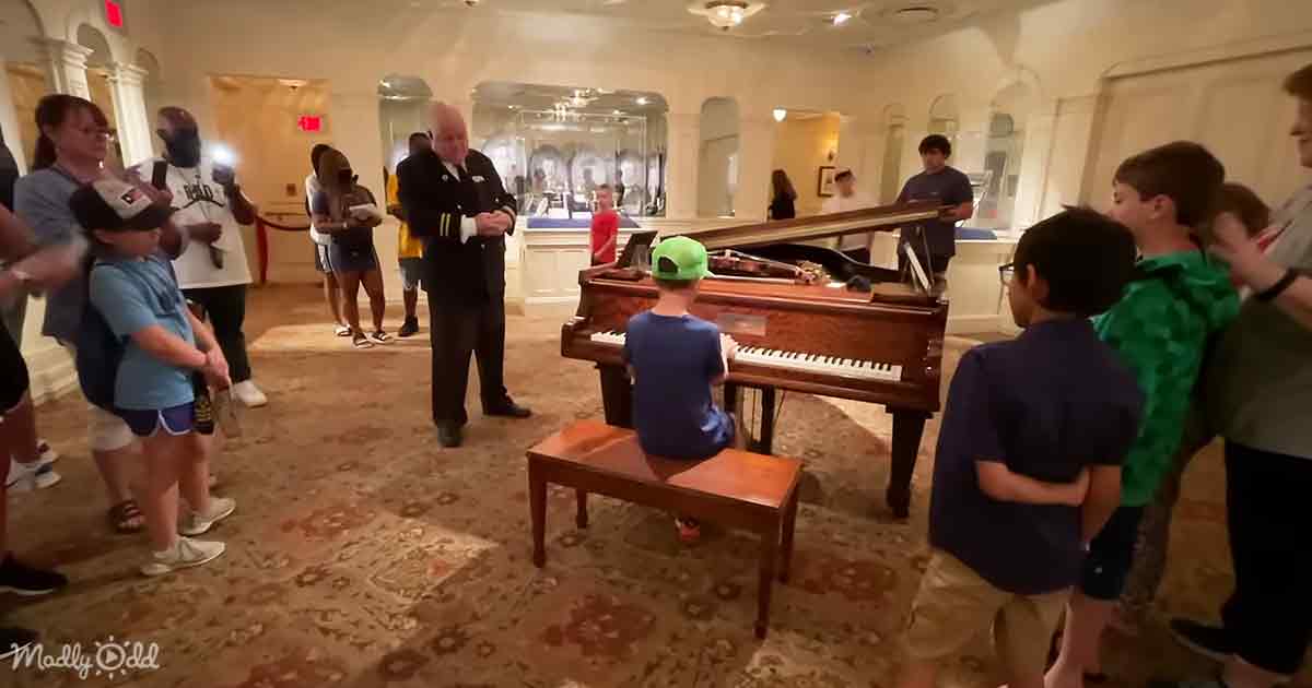 Child Prodigy Stuns Titanic Museum Visitors with Piano Skills – Madly Odd!