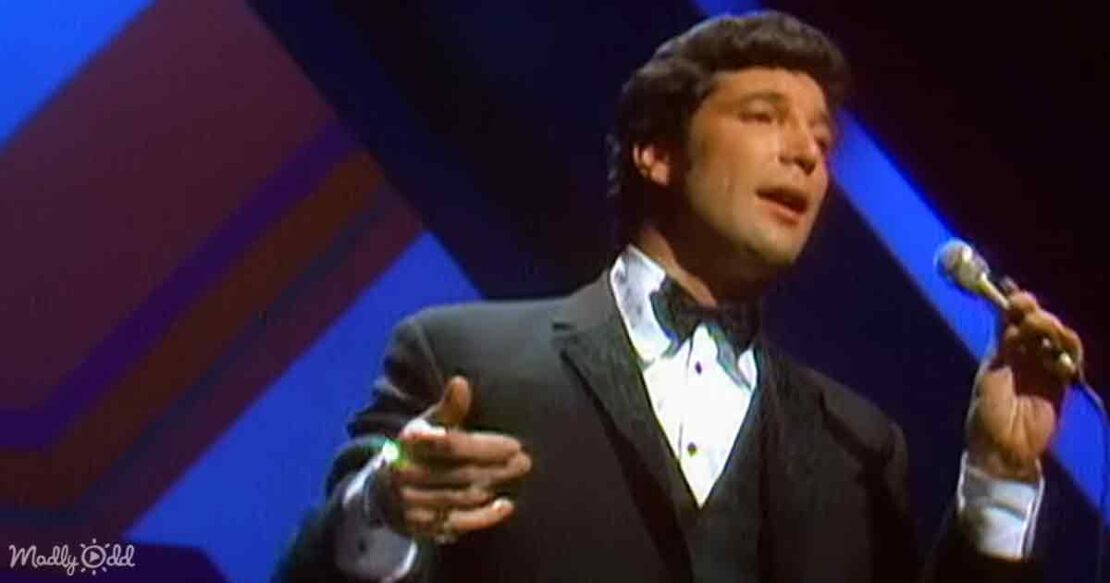 Tom Jones’ Emotional Rendition of ‘Danny Boy’ in 1968 – Madly Odd!