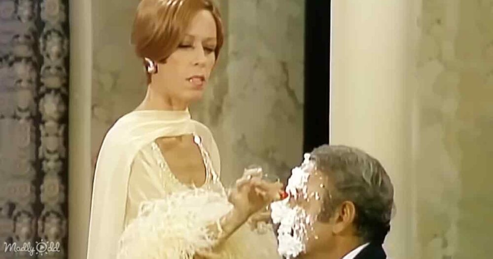 Carol Burnett Takes the Stage as a No-Holds-Barred Lounge Singer ...