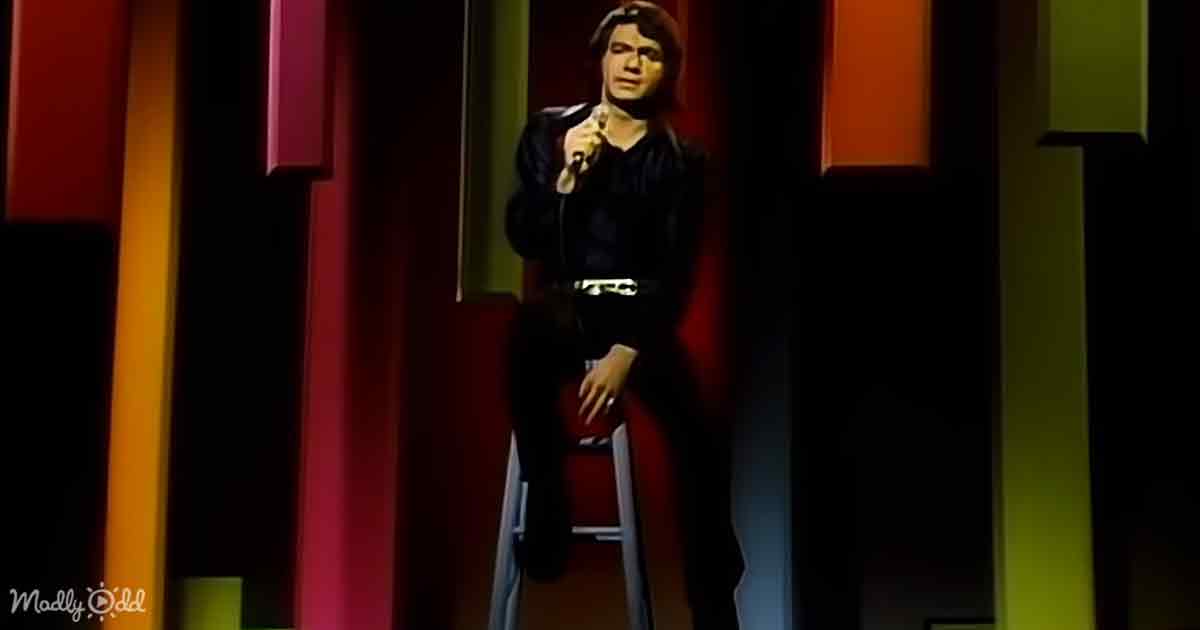 Neil Diamond’s ‘Sweet Caroline’ melts hearts in 1969 – Madly Odd!