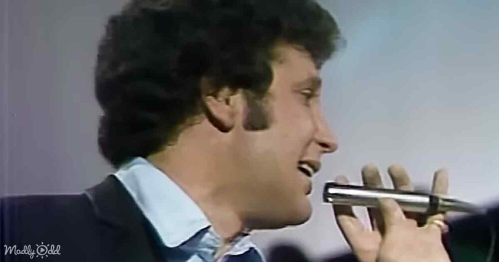 Relive the Magic of 1969 with Tom Jones’ Iconic ‘Treat Her Right ...