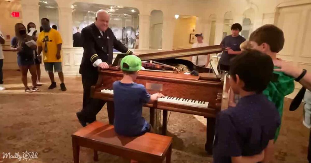 Child Prodigy Stuns Titanic Museum Visitors with Piano Skills – Madly Odd!