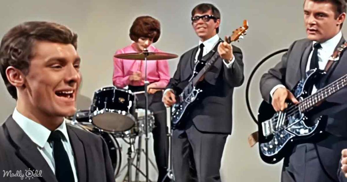 The Honeycombs’ 1964 ‘Have I The Right’ Rocks the Stage – Madly Odd!