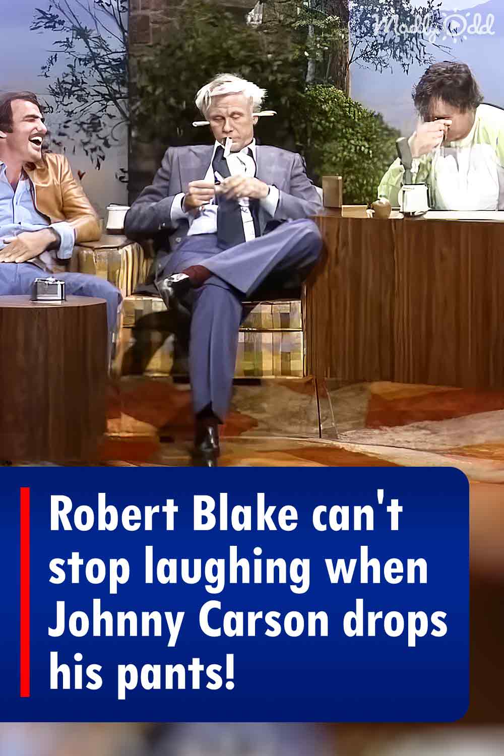 Robert Blake can’t stop laughing when Johnny Carson drops his pants!