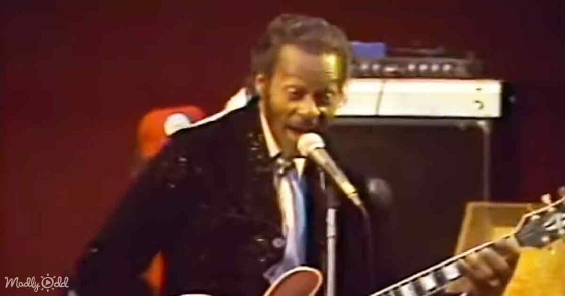 Chuck Berry Rocks the 50s with “Roll Over Beethoven” (1956) – Madly Odd!