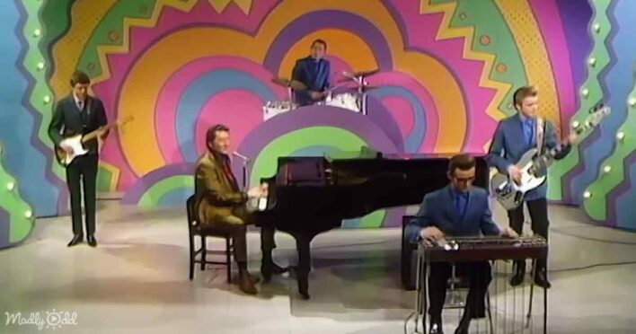 Jerry Lee Lewis ignites the stage with fiery medley in 1969 – Madly Odd!