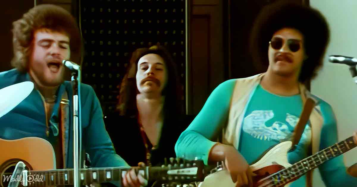 Relive 1972 with Stealers Wheel’s ‘Stuck In The Middle With You ...