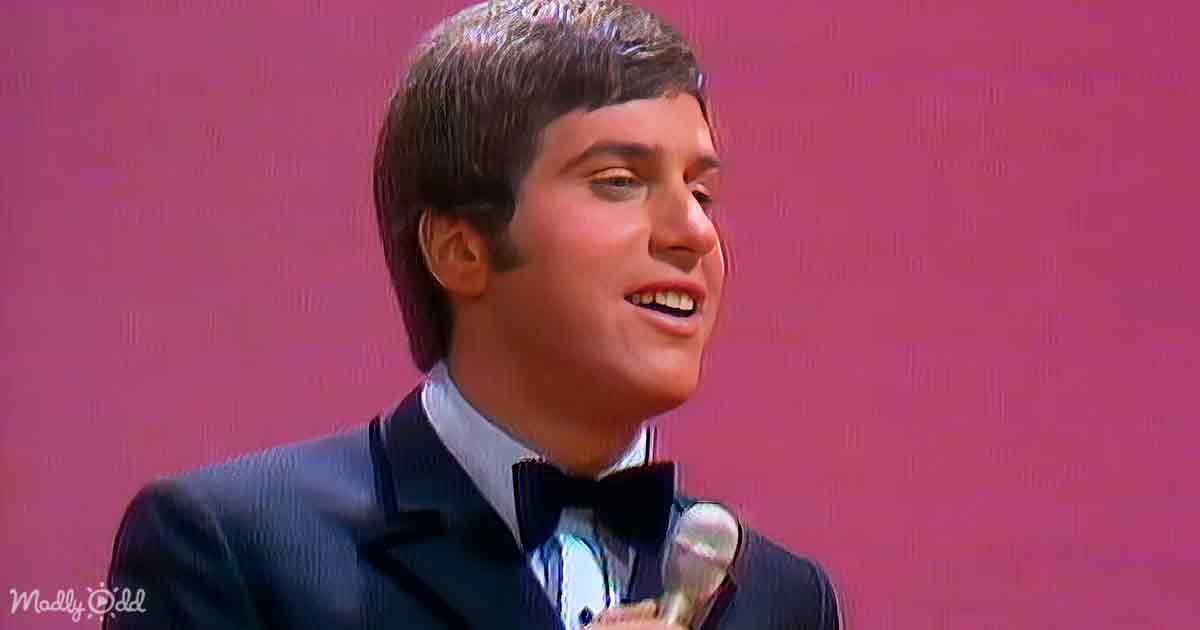 Johnny Rivers sings soulful ‘Baby, I Need Your Lovin” in 1967 – Madly Odd!
