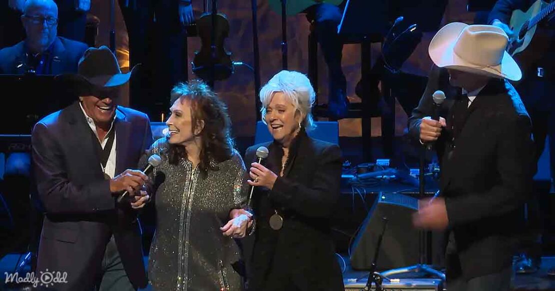 Country Music Hall of Fame performance with legends Alan Jackson and ...