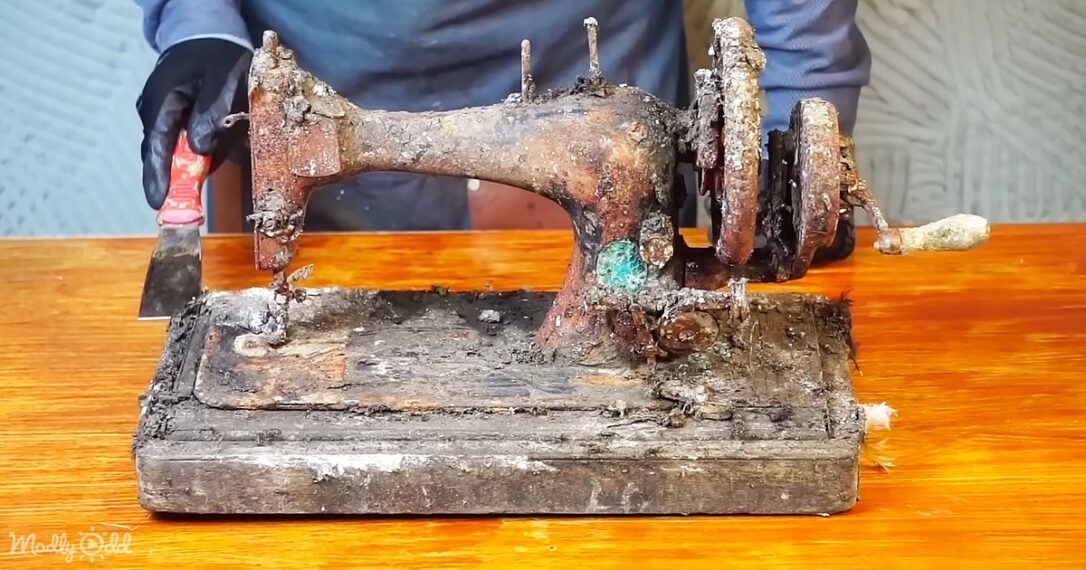 Historic 1894 SINGER sewing machine brought back to life in stunning ...