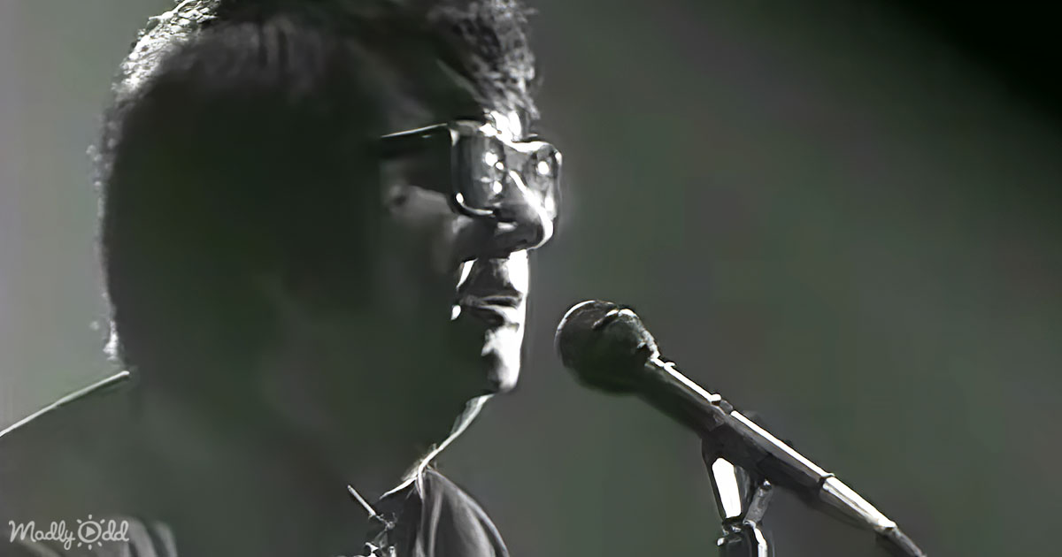 Roy Orbison Takes Us Back with ‘Running Scared’ in 1961 – Madly Odd!