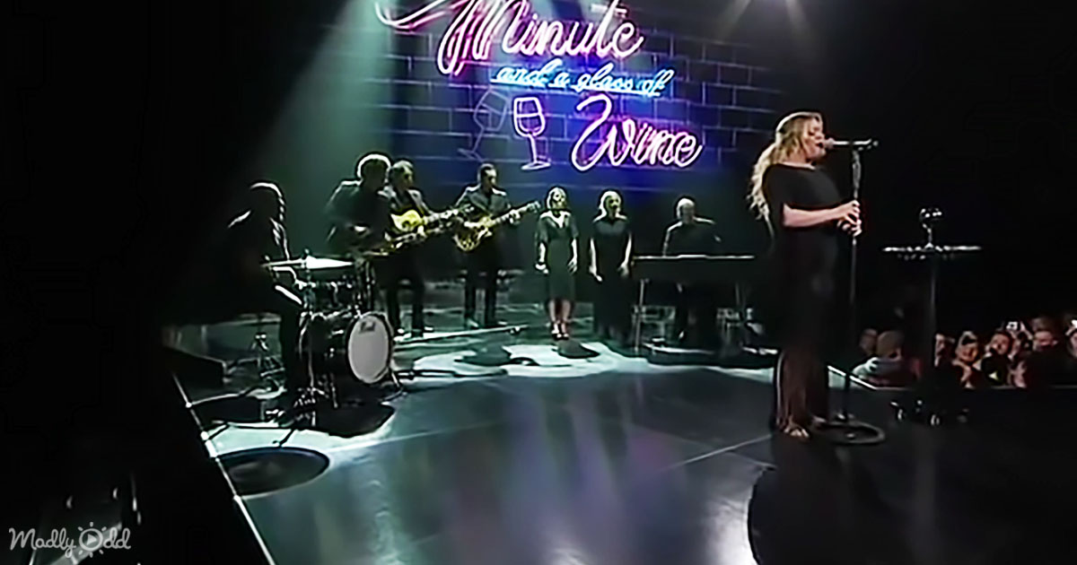 Fans prefer Kelly Clarkson’s take on ‘Shallow’ over original – Madly Odd!