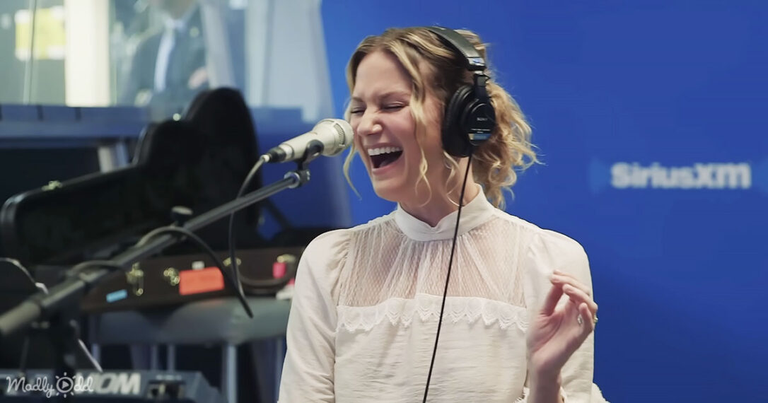 Jennifer Nettles delivers an unparalleled rendition of ‘O Holy Night’