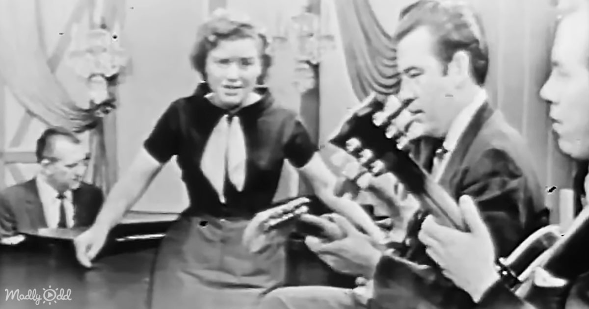 Rare 1957 footage of Patsy Cline’s ‘Walkin’ After Midnight’ – Madly Odd!