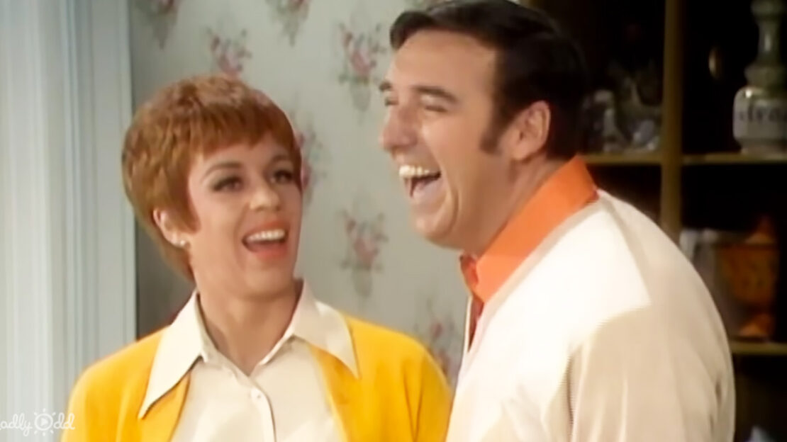 Carol Burnett and Vicki Lawrence exchange riddles with hilarious ...