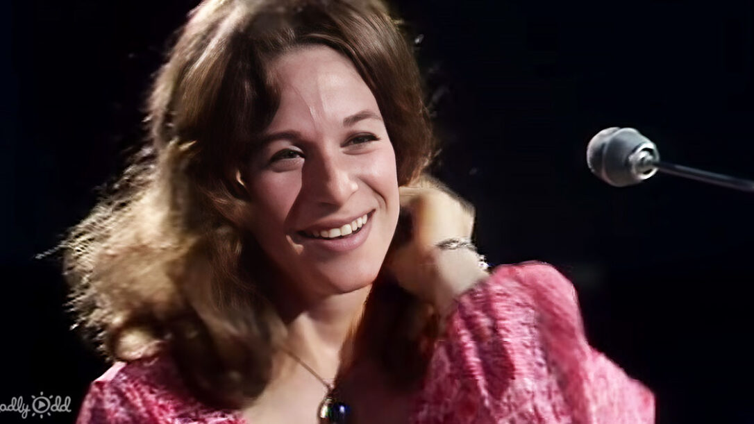 Carol Burnett and Vicki Lawrence exchange riddles with hilarious ...