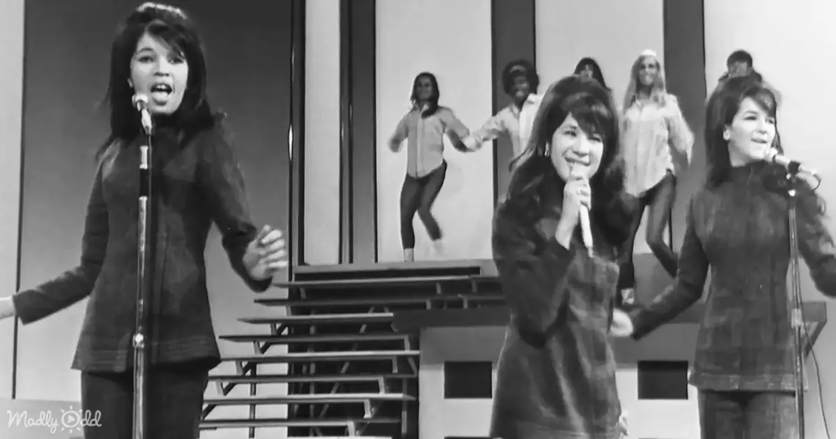 The Ronettes Blew The Roof Off With These Iconic Hits Live In ’66