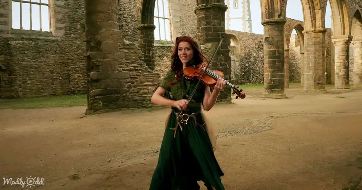 Lindsey Stirling’s violin dance in ‘Joy To The World’ embraced by 1.5M fans